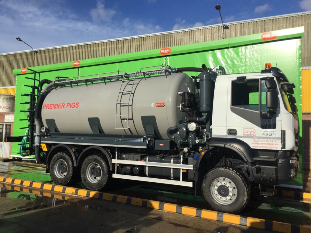 Citernes pour Le transport de Lisier sur camion avec applicateur - Rigual