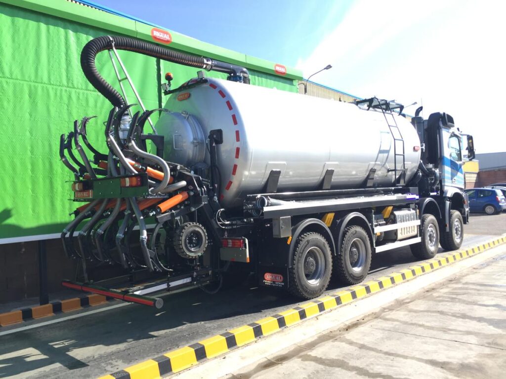 Citernes pour Le transport de Lisier sur camion avec applicateur - Rigual