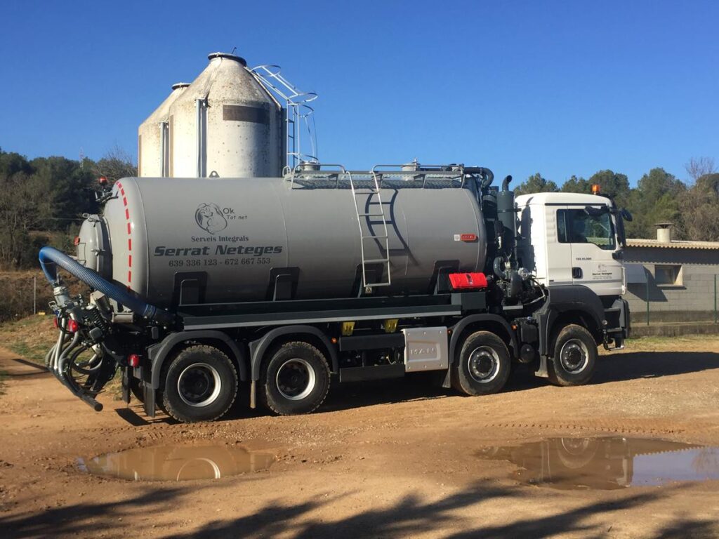 Citernes pour Le transport de Lisier sur camion avec applicateur - Rigual